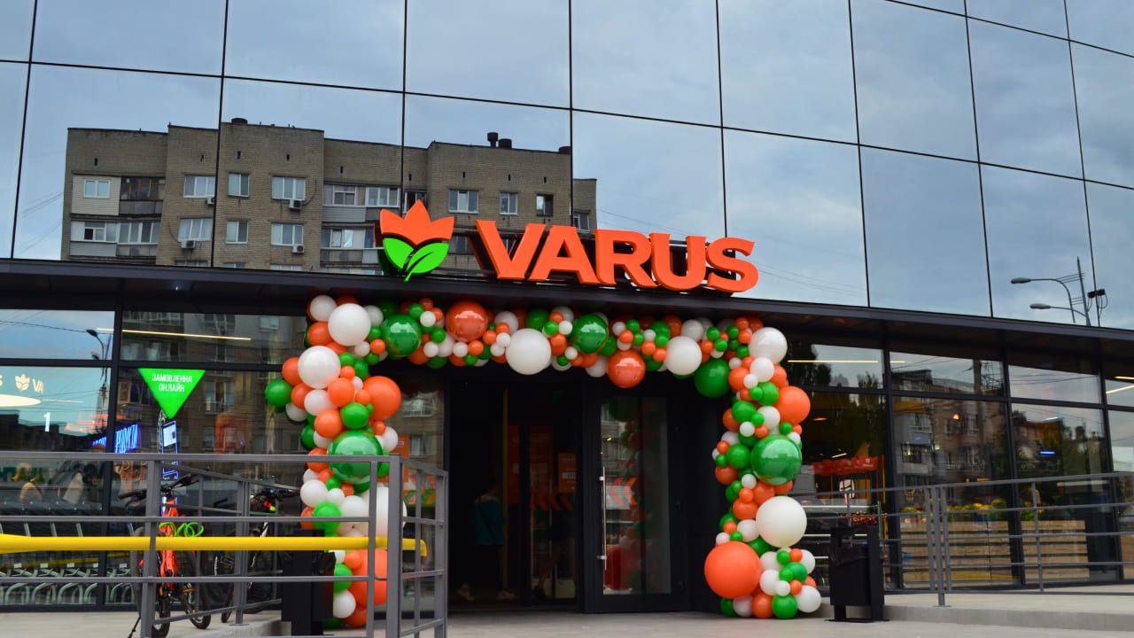 В будівлі колишнього кінотеатру “Правда” у Дніпрі відкрився супермаркет VARUS – Ритейл в Україні
